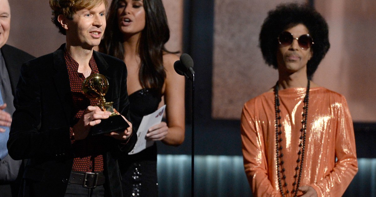 Watch Beck's Purple-Flooded 'Raspberry Beret' Prince Tribute - Music Feeds