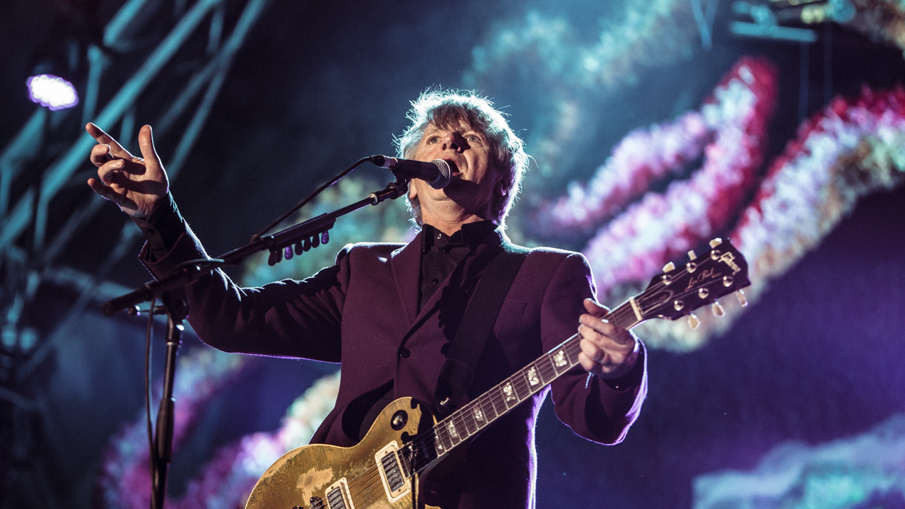 Crowded House Frontman Neil Finn Has Joined Fleetwood Mac - Music Feeds
