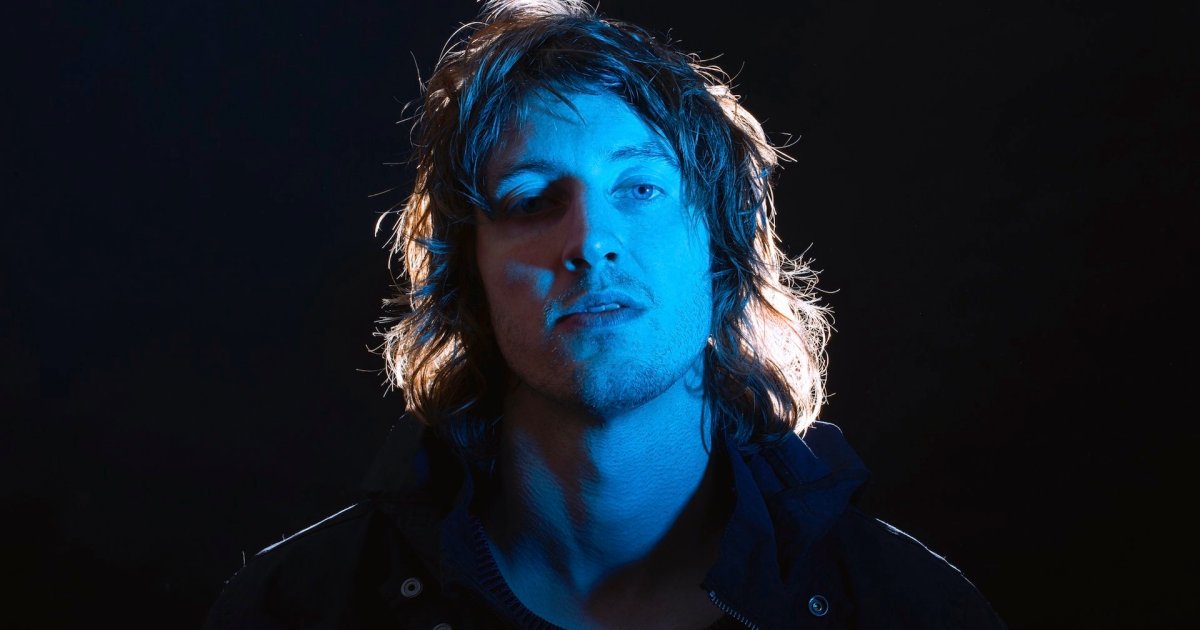 PREMIERE: Dean Lewis Shares A "Dark Idea" In 'Need You Now' Music Video ...