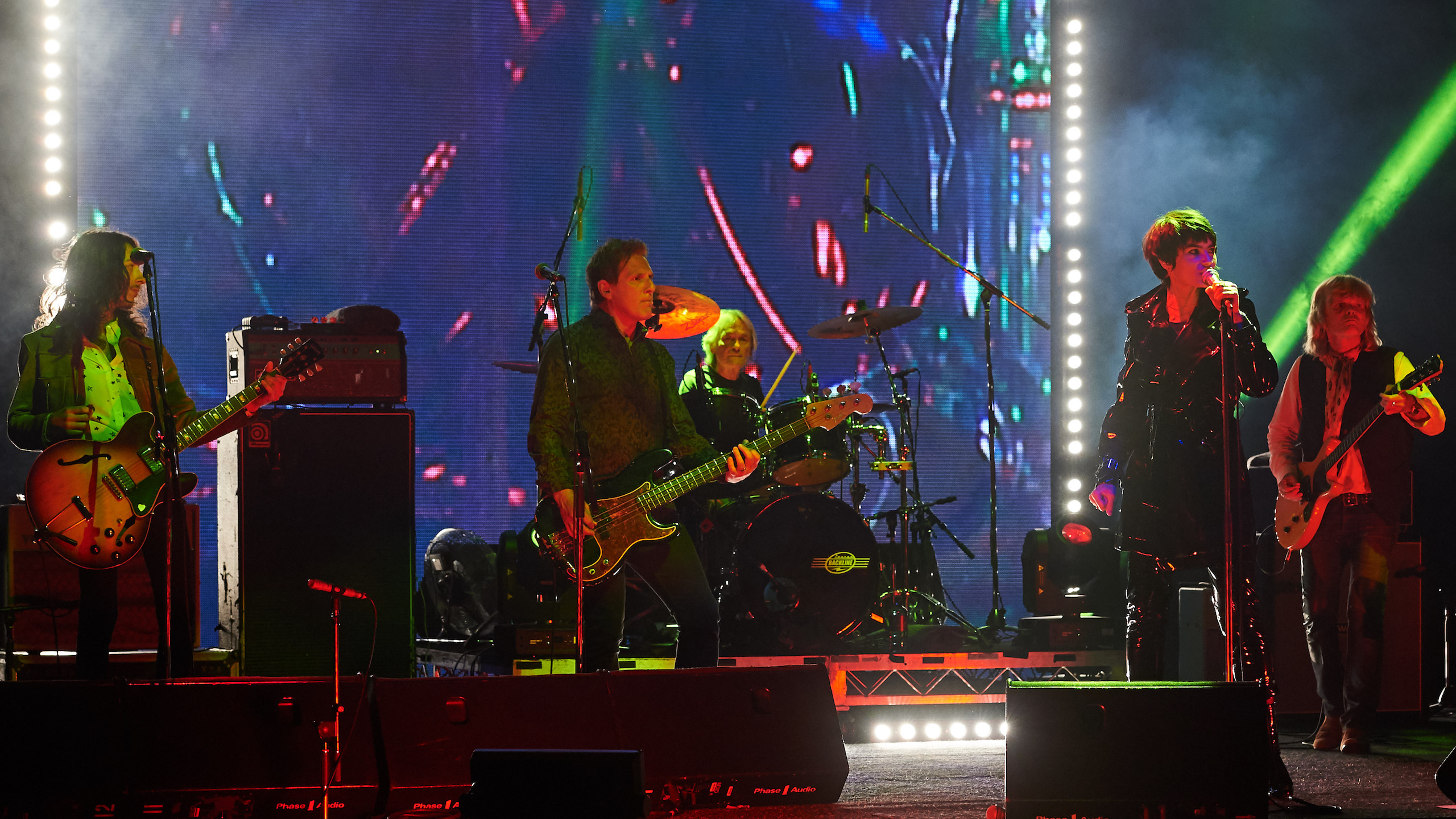 Watch Divinyls Reunite For A One-Off Show With The Preatures ...