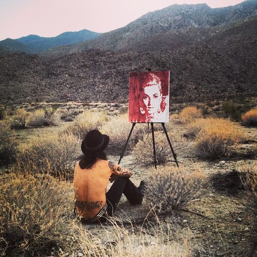 Dave Navarro Paints Portrait Of Late Mother In His Own Blood - Music Feeds