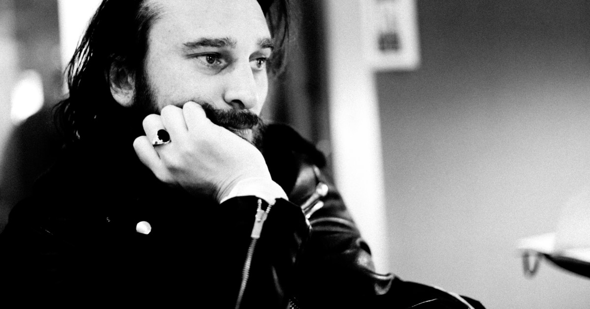 PREMIERE: Jet's Nic Cester Unveils New Solo Single 'Psichebello ...